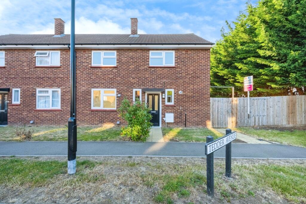3 bedroom semi-detached house for sale in Tedder Avenue, Henlow, SG16
