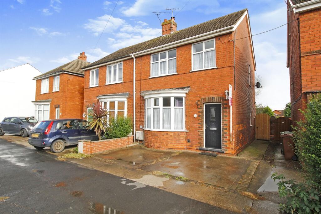 3 Bedroom Semi Detached House For Sale In Northlands Road Winterton