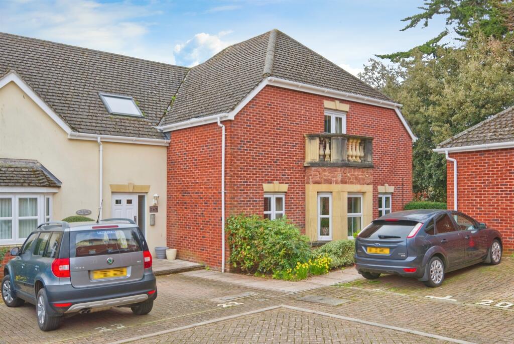 2 bedroom flat for sale in Clanville Grange, Minehead, TA24