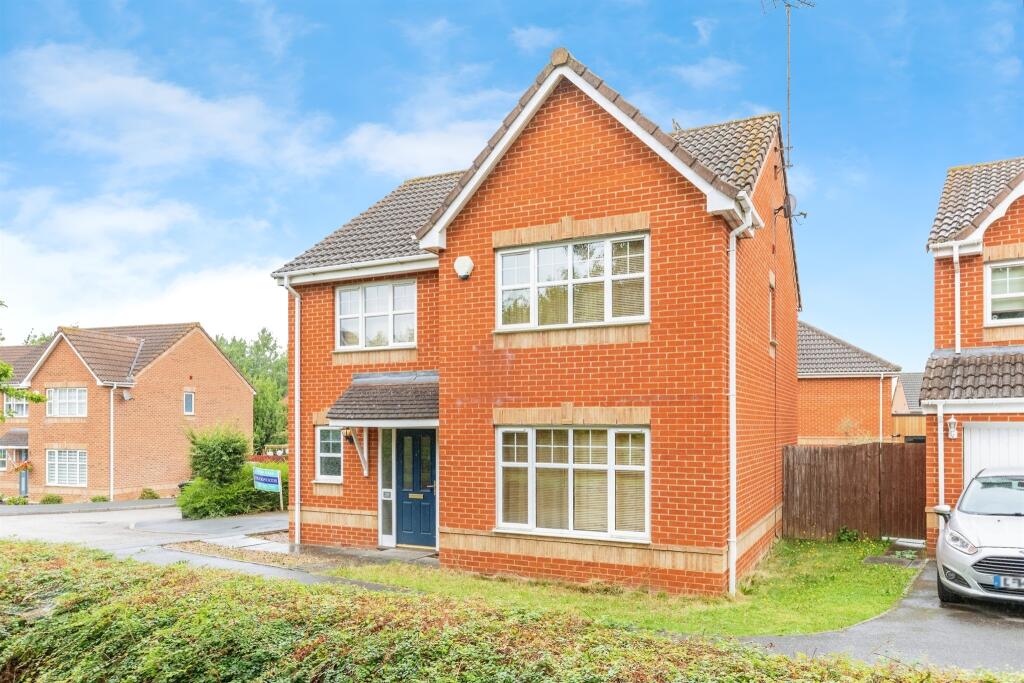 4 bedroom detached house for sale in Crome Close, Wellingborough, NN8