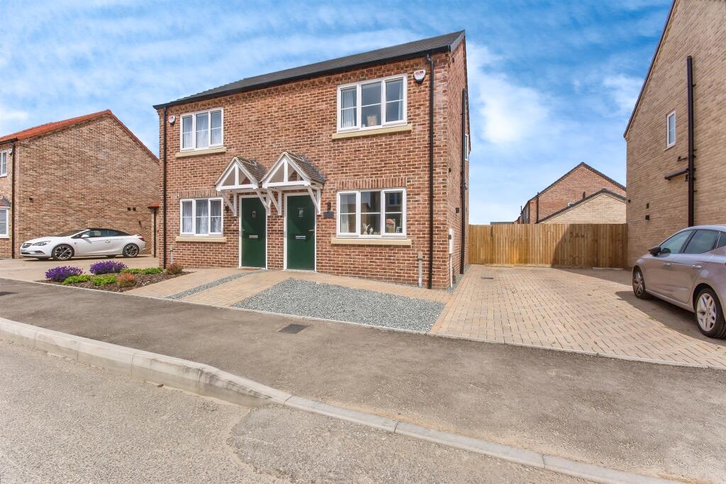 2 bedroom semi-detached house for sale in Delamore Drive, Leverington ...