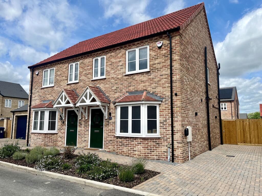 3 bedroom semi-detached house for sale in Sutton Road, Leverington ...