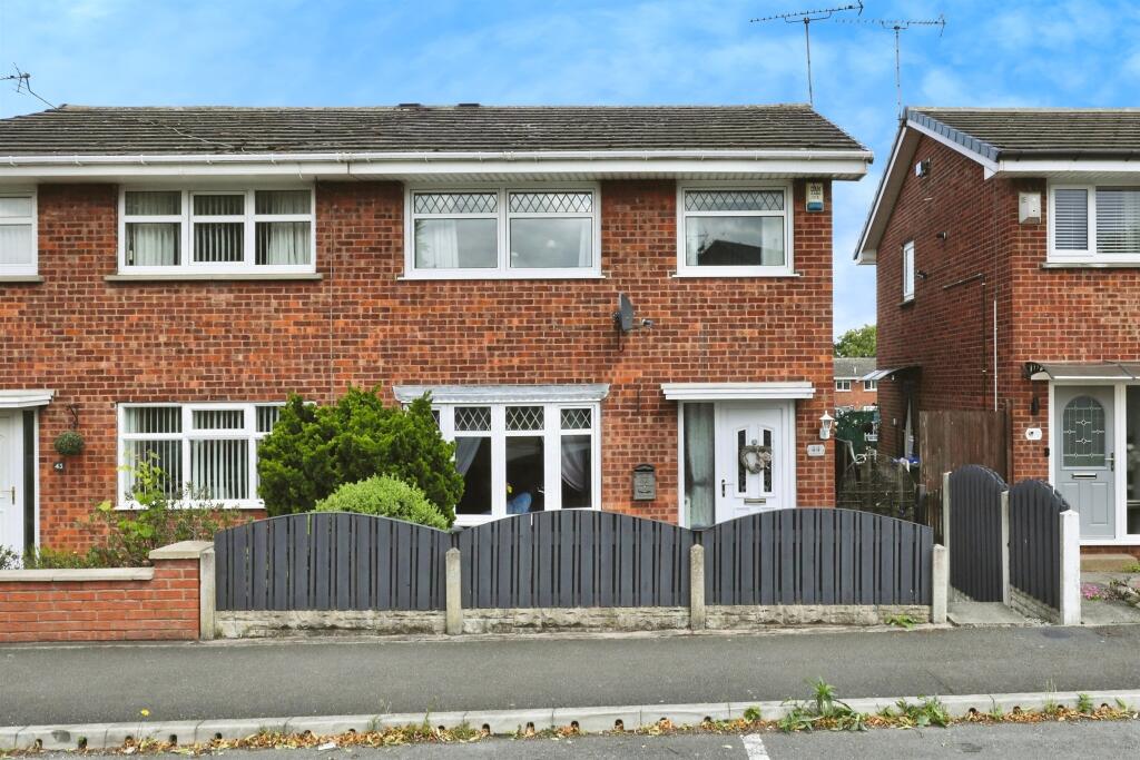 3 bedroom semi-detached house for sale in Rochester Close, Worksop, S81