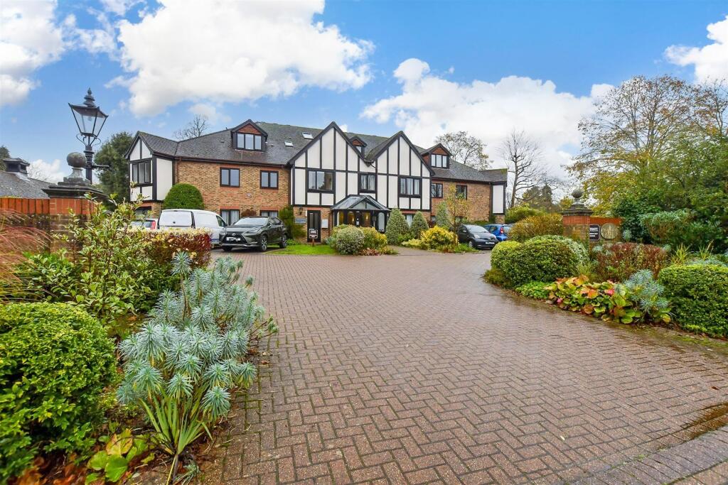 1 bedroom flat for sale in Wray Park Road, Reigate, Surrey, RH2