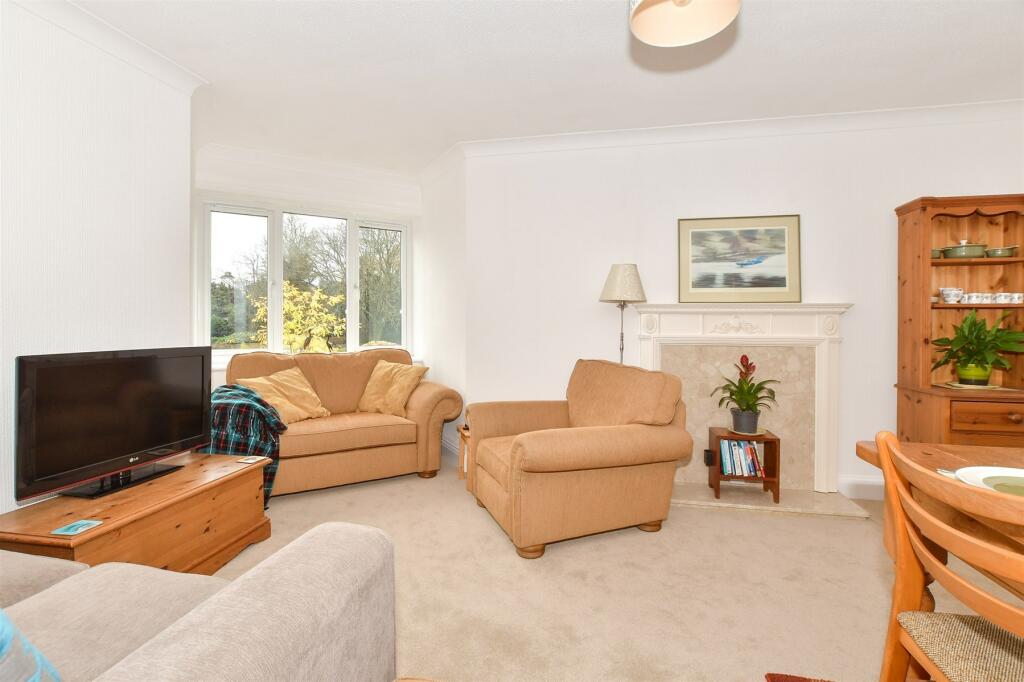 1 bedroom flat for sale in Wray Park Road, Reigate, Surrey, RH2