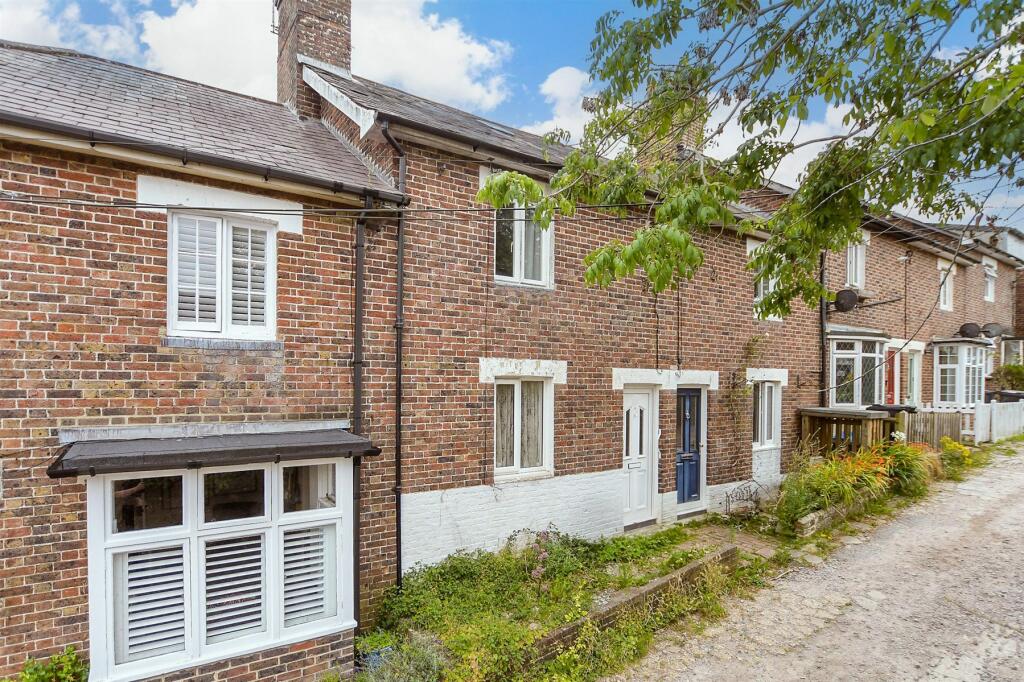 2 bedroom character property for sale in North Row, Uckfield, East Sussex, TN22