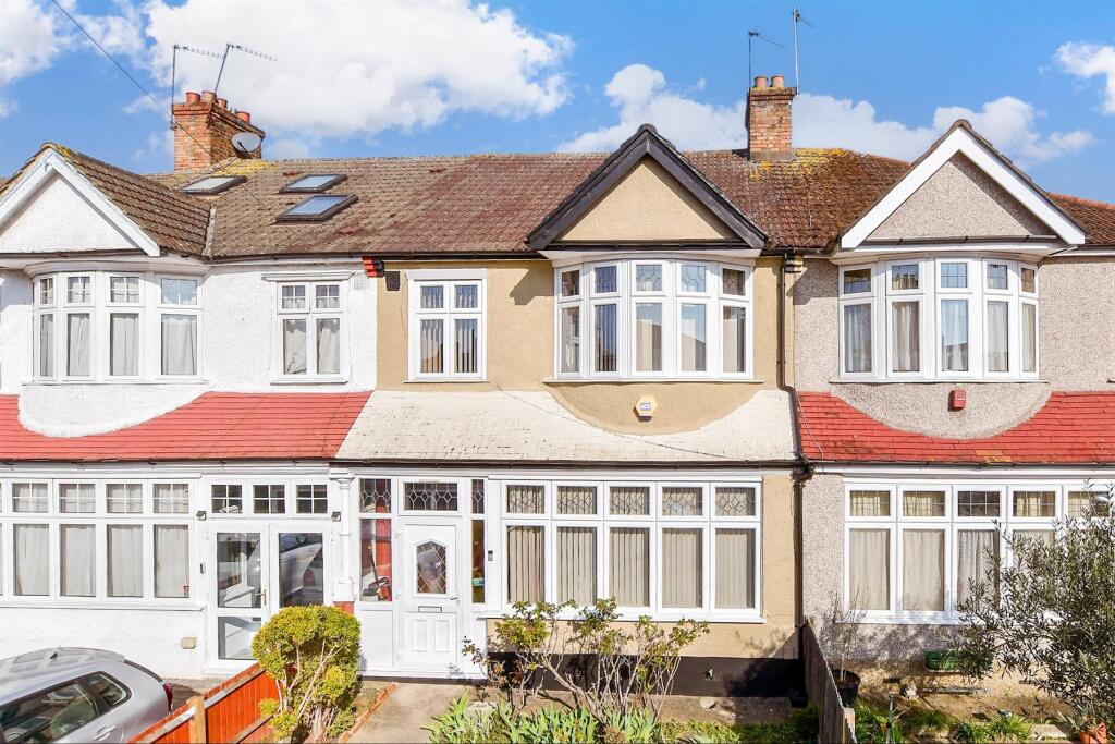 3 bedroom terraced house for sale in Waddon Close, Croydon, Surrey, CR0