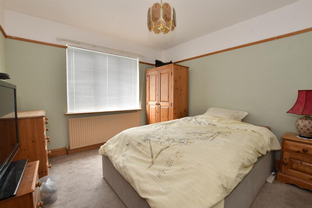 3 bedroom link detached house for sale in Roding Lane North, Woodford ...