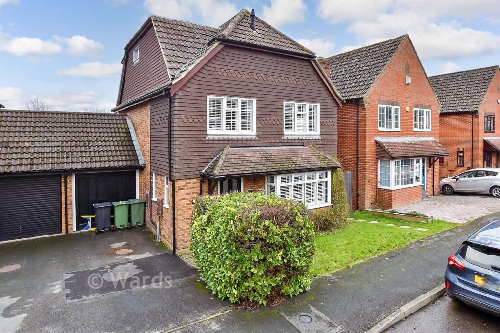 5 bedroom detached house for sale in Pennine Way, Downswood, Maidstone ...