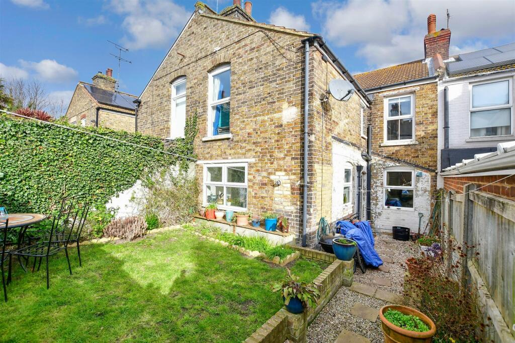 4 bedroom terraced house for sale in Approach Road, Broadstairs, Kent, CT10