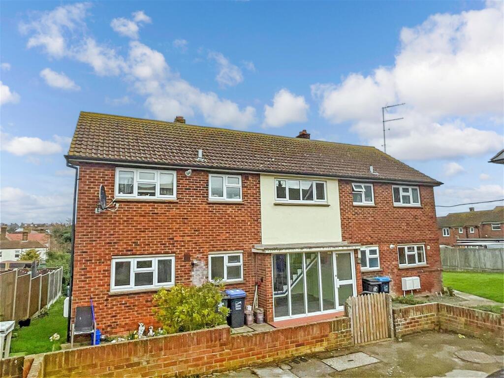 1 bedroom ground floor flat for sale in Airedale Close, Margate, Kent, CT9