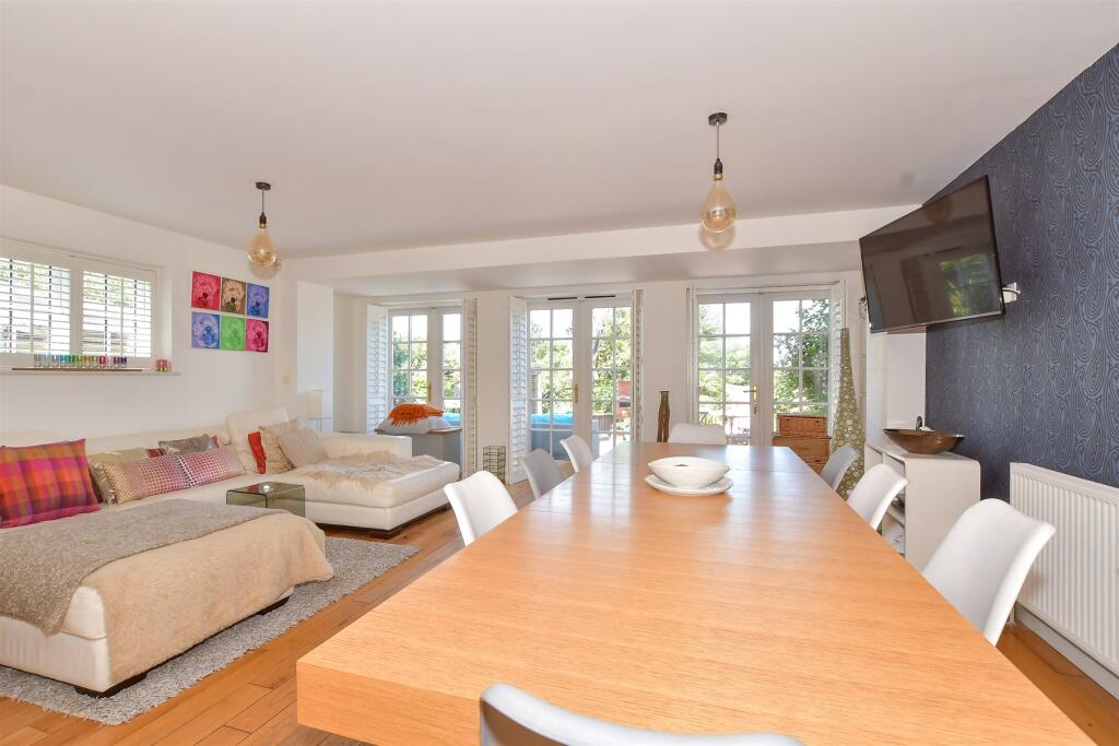 4 bedroom town house for sale in Church Hill, Hernhill, Faversham, Kent, ME13