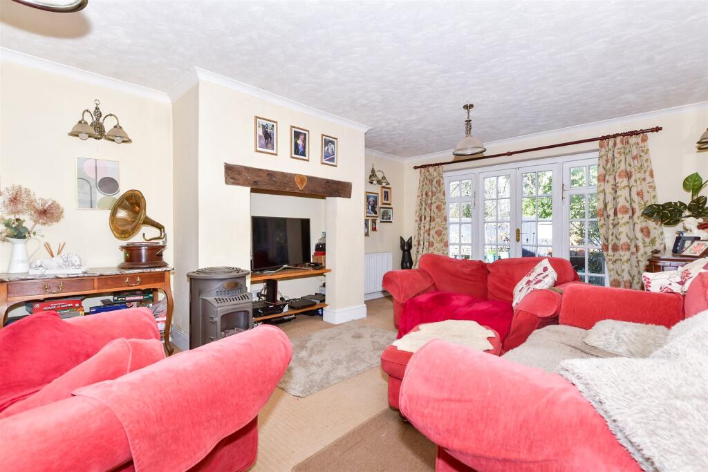 4 bedroom end of terrace house for sale in West Street, Hunton ...