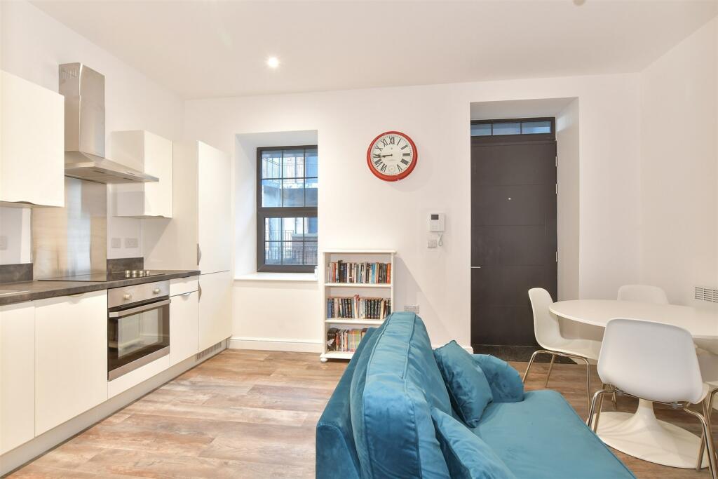 1 bedroom ground floor flat for sale in New Road, Rochester, Kent, ME1