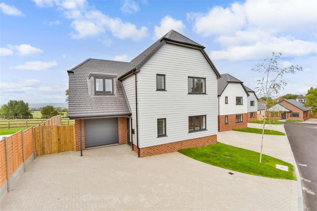 4 bedroom detached house for sale in Willow Close, Chequers Road ...