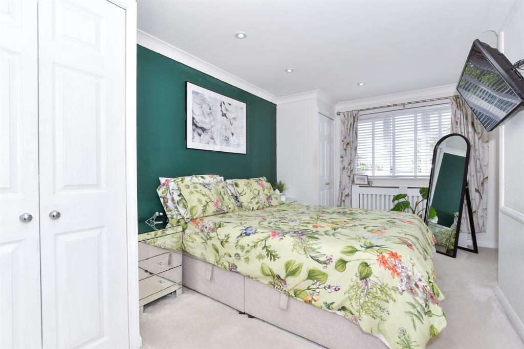 4 bedroom semi-detached house for sale in Meadow Crescent, Upper ...