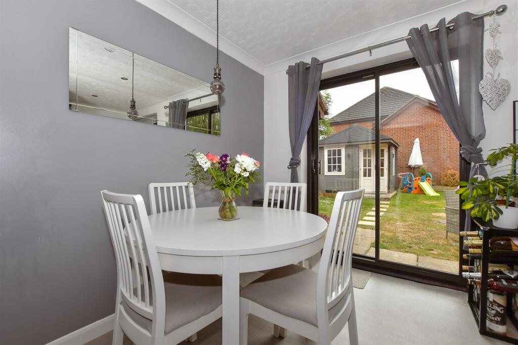 2 bedroom semi-detached house for sale in Scholey Close, Halling ...