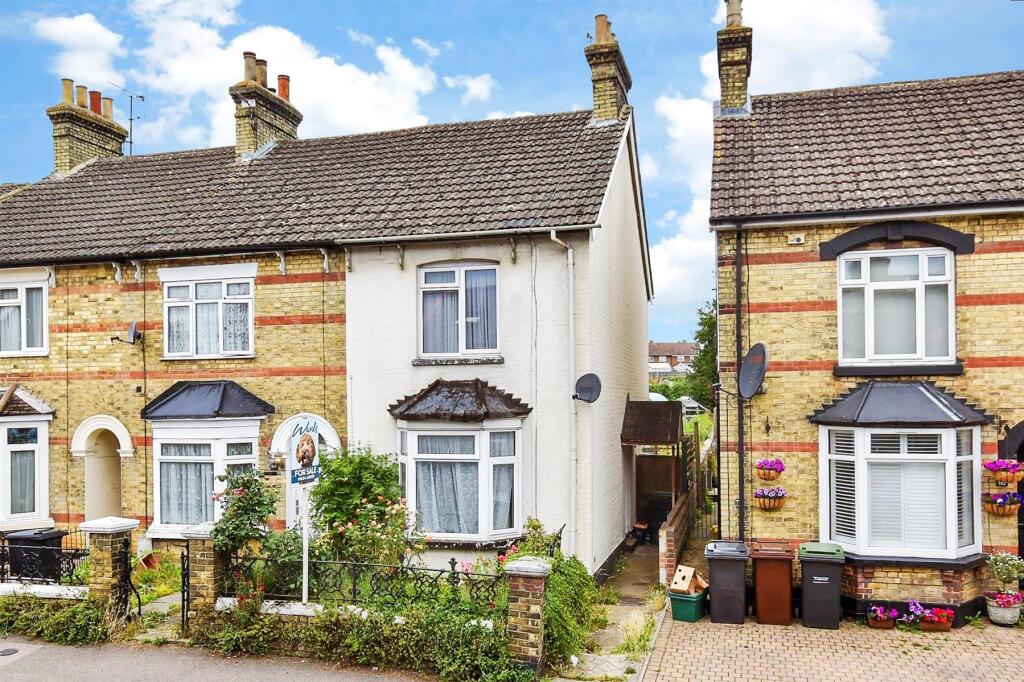 3 bedroom end of terrace house for sale in Malling Road, Snodland, Kent ...
