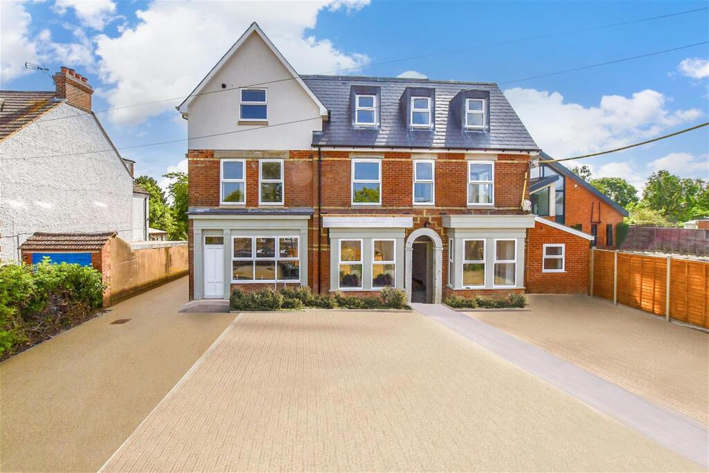 2 bedroom ground floor flat for sale in Holman House, Station Road ...