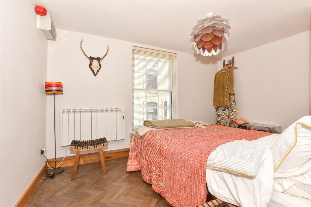 1 bedroom ground floor flat for sale in Middle Wall, Whitstable, Kent, CT5