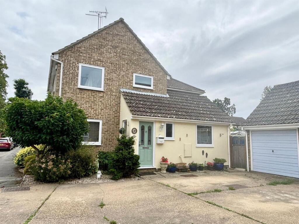 4 bedroom detached house for sale in Derwent Way, White Court, Great ...