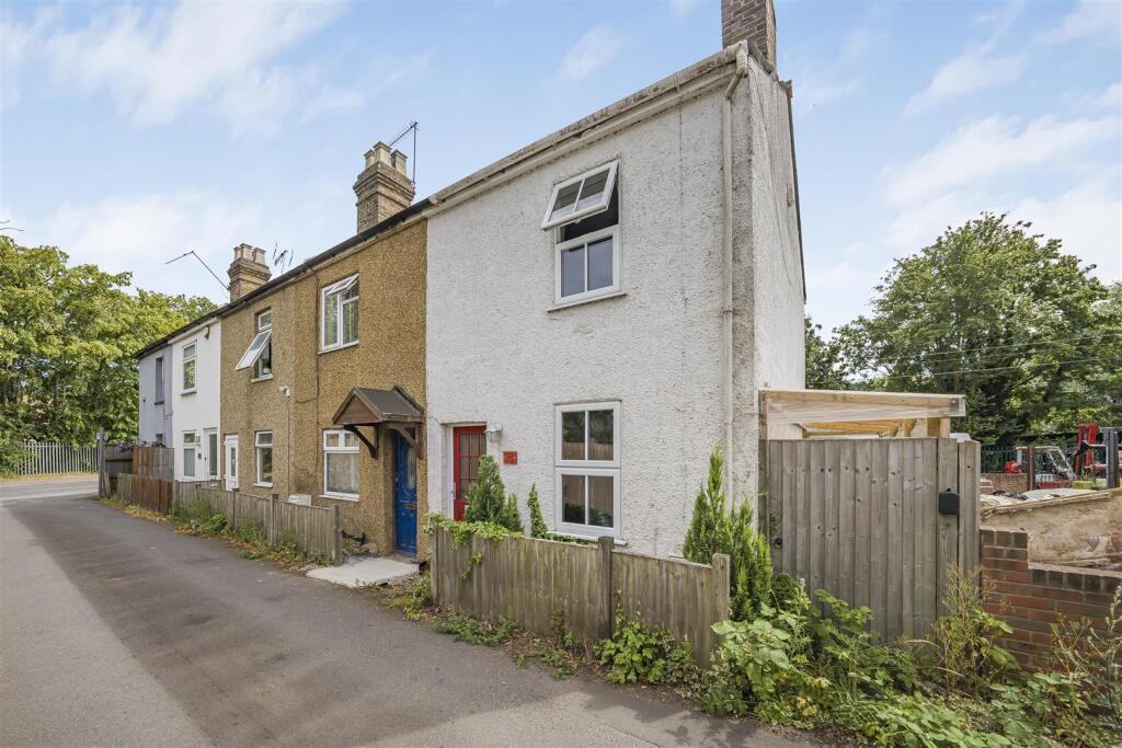 2 bedroom end of terrace house for sale in Mill Place, Datchet, SL3