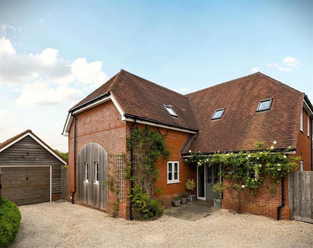 4 bedroom detached house for sale in Fussell Close, Chirton, SN10