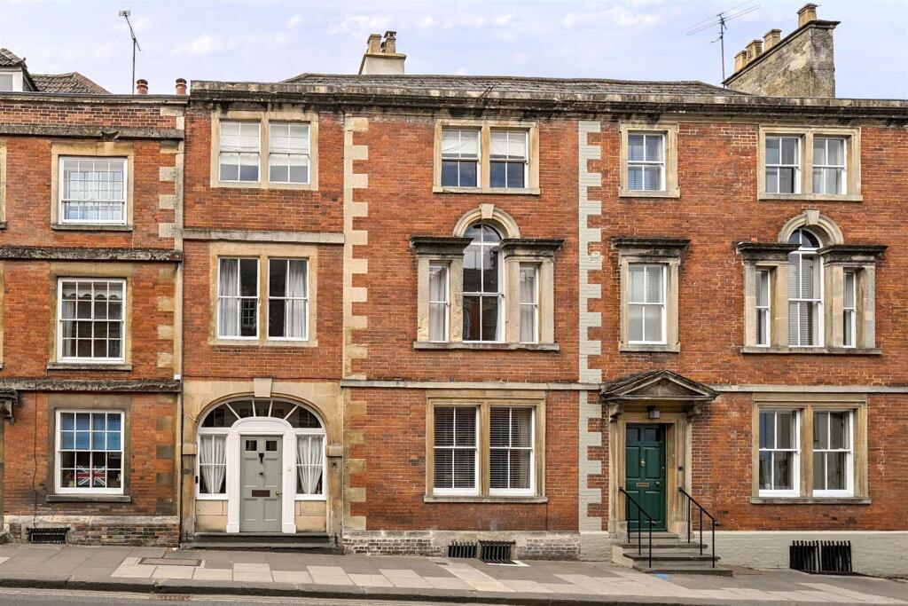 5 bedroom terraced house for sale in Long Street, Devizes, SN10