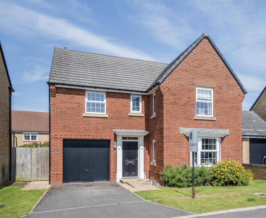 4 bedroom detached house for sale in Gandy Way, Devizes, SN10