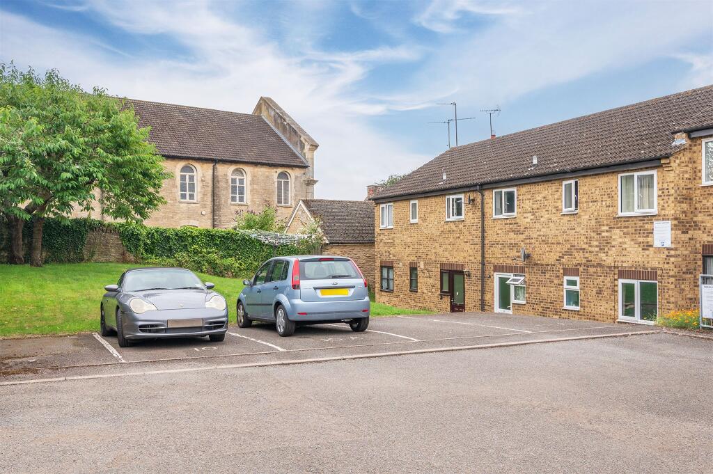 2 bedroom flat for sale in Brook Street, Raunds, Wellingborough, NN9