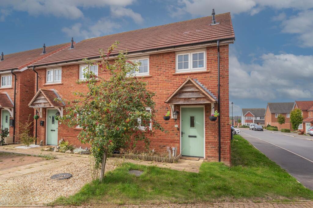 2 bedroom semi-detached house for sale in Bertone Road, Barton Seagrave ...
