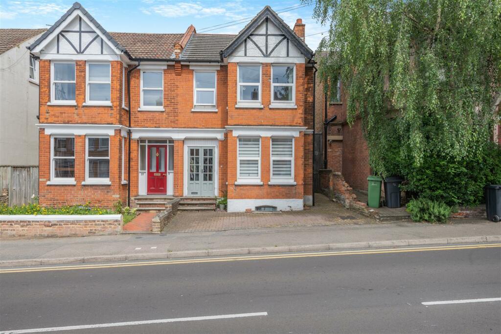 3 Bedroom Semi Detached House For Sale In Hayle Road Maidstone Me15