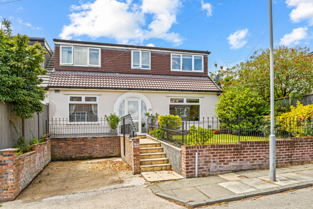 3 bedroom bungalow for sale in Gateacre Vale Road, Liverpool, L25