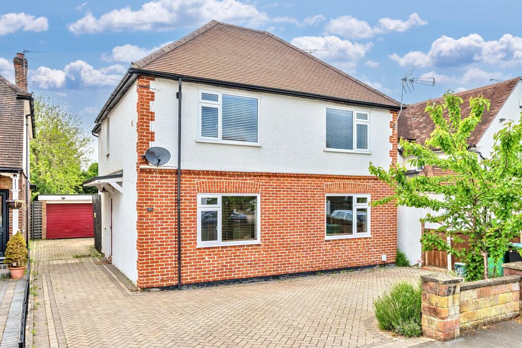 4 bedroom detached house for sale in Woking, GU21