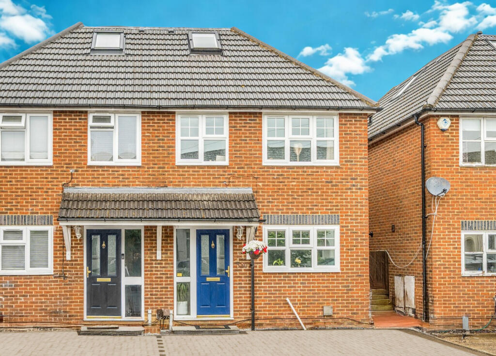 4 bedroom semi-detached house for sale in Woking, GU21