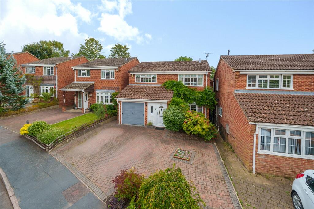 4 bedroom detached house for sale in Trinity Fields, Farnham, GU9