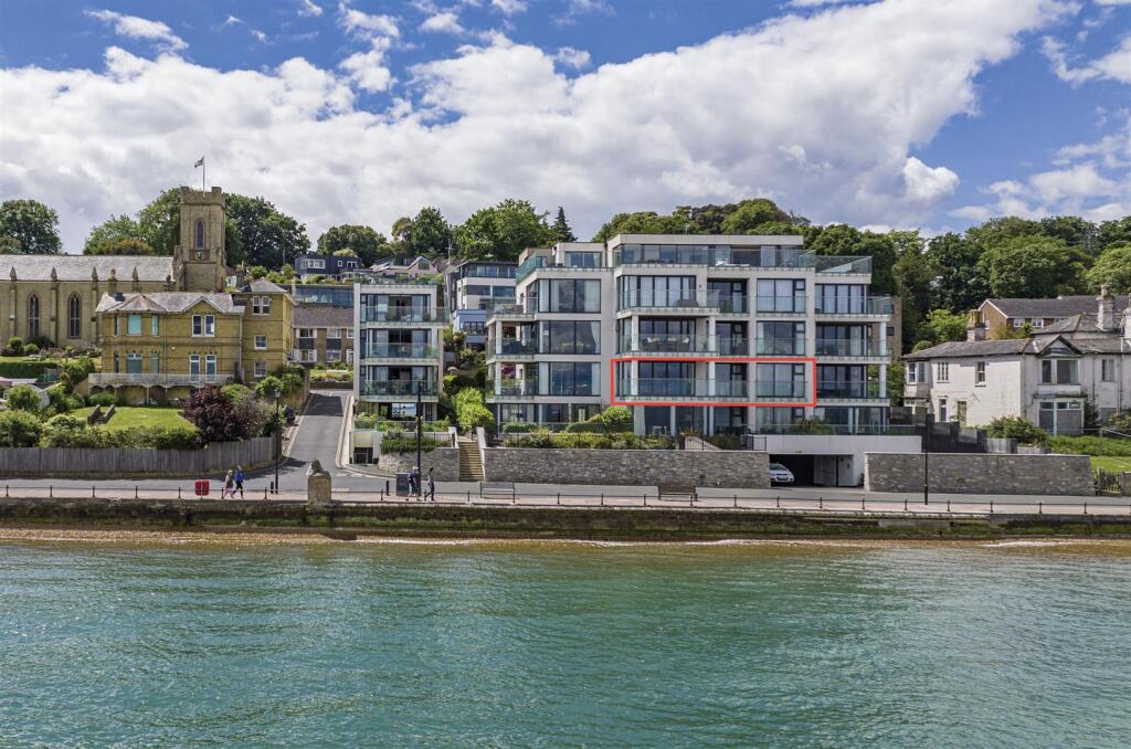 2 bedroom apartment for sale in Cowes, Isle of Wight, PO31