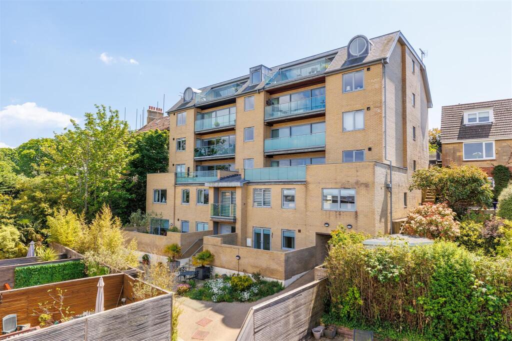 3 bedroom apartment for sale in Cowes, Isle of Wight, PO31