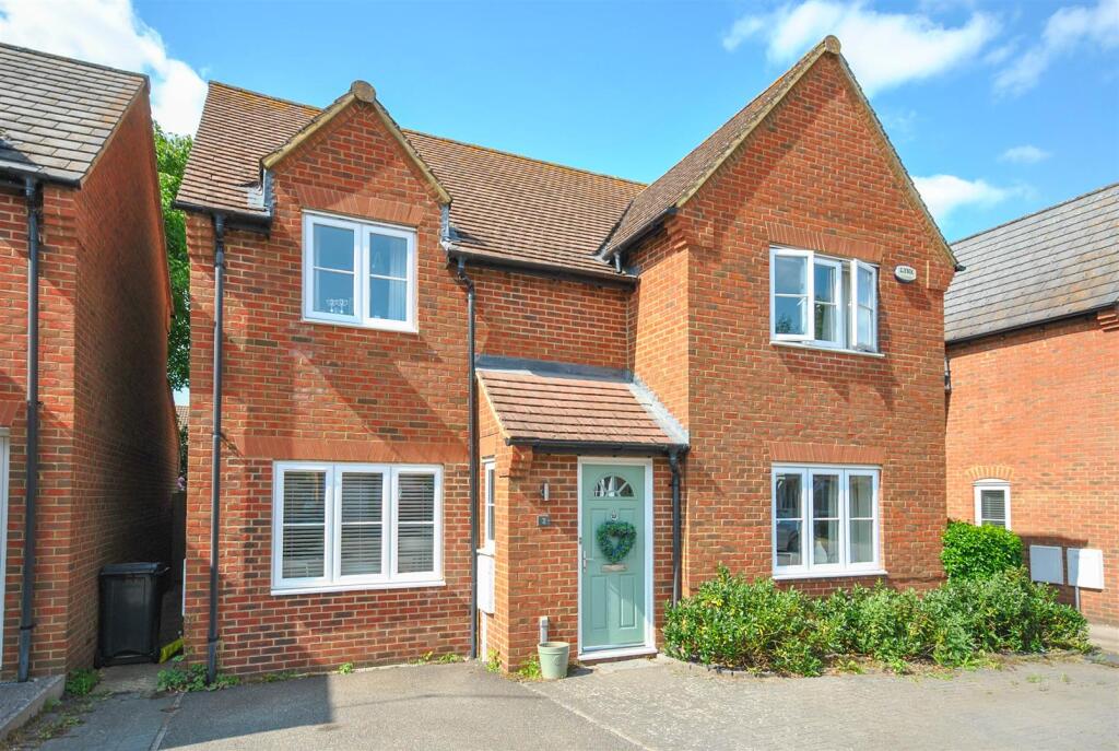 4 bedroom detached house for sale in Watts Close, Cogenhoe, Northampton ...