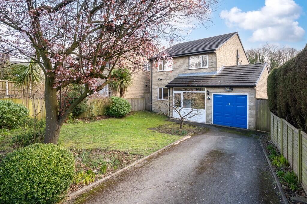4 bedroom detached house for sale in Longlands Road, Dewsbury, WF13