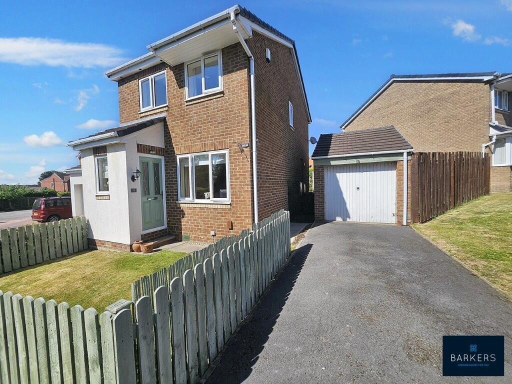 3 bedroom detached house for sale in Heather Court, Birstall, WF17
