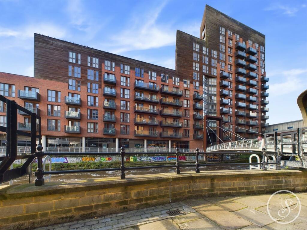 2 bedroom flat for sale in Wharf Approach, Leeds, LS1