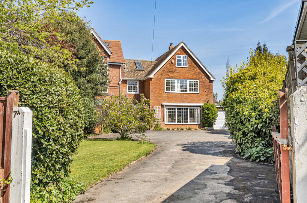 3 bedroom semi-detached house for sale in Elwyn Road, Exmouth, Devon, EX8