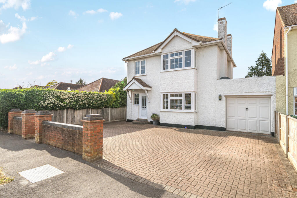 3 bedroom detached house for sale in Meadway, Staines-Upon-Thames, TW18