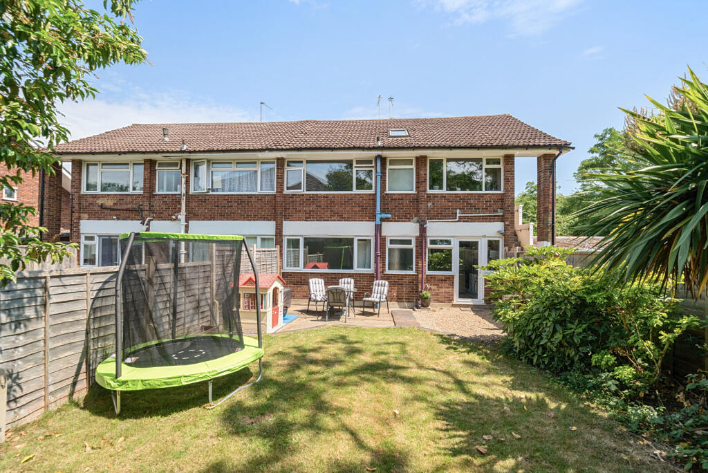 2 bedroom maisonette for sale in Cedar Way, Sunbury-On-Thames, TW16