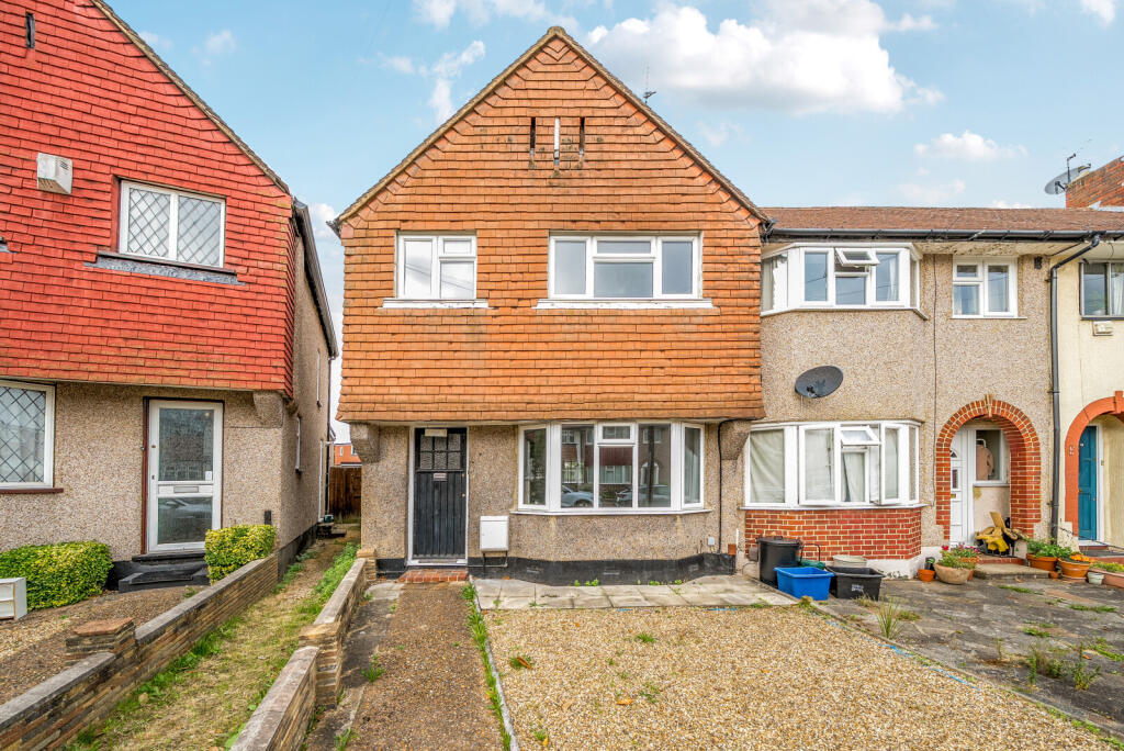 3 bedroom end of terrace house for sale in Augusta Road, Twickenham, TW2
