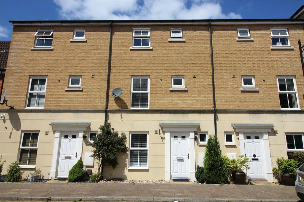 4 Bedroom Terraced House For Sale In Dyson Road Swindon Wiltshire Sn25