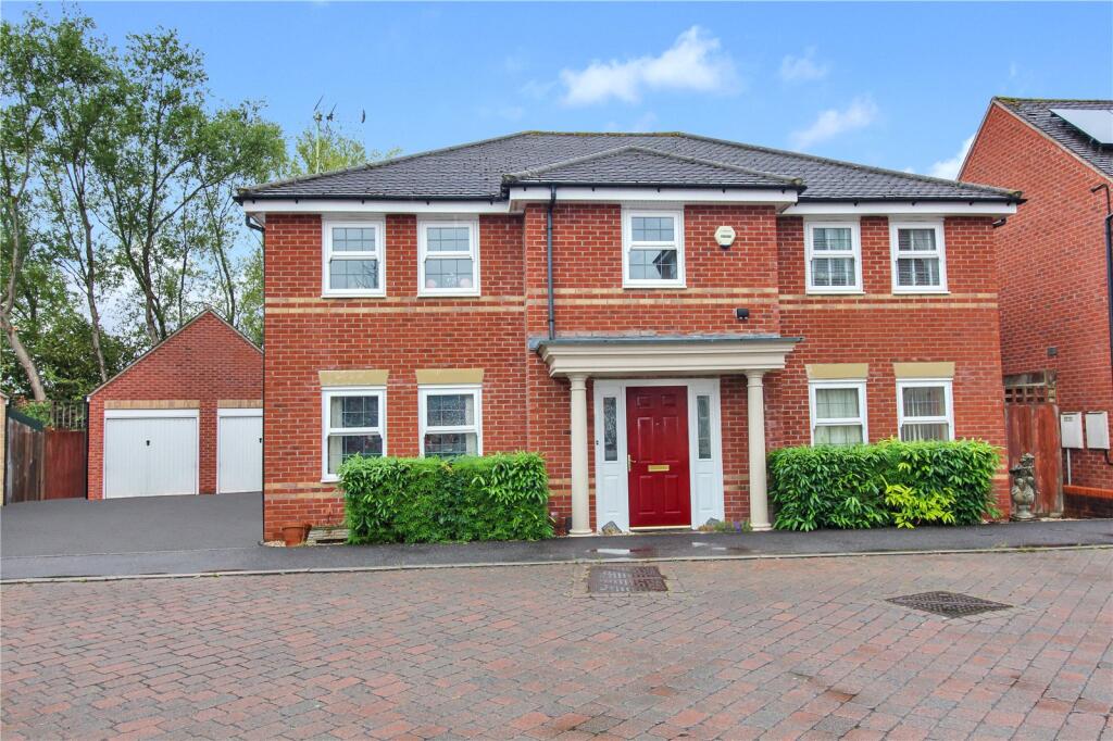 4 bedroom detached house for sale in Stackpole Crescent, Swindon ...