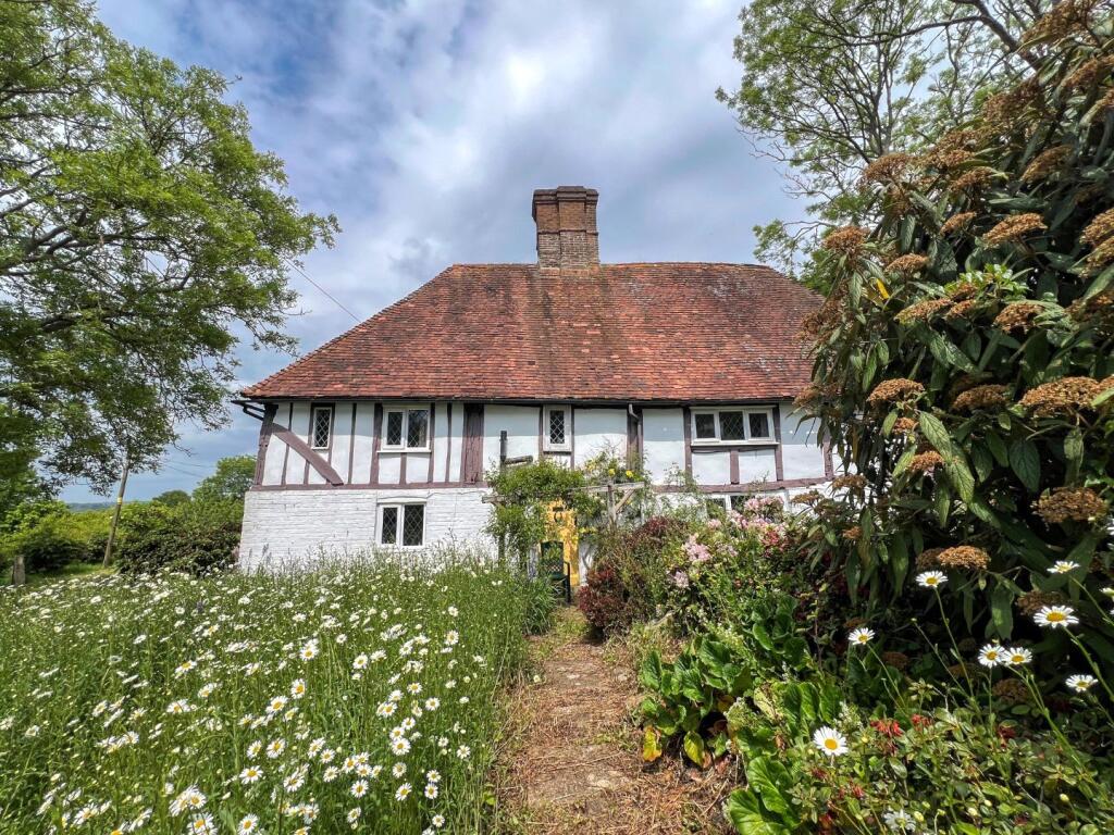 5 bedroom detached house for sale in Sampsons Lane, Crowhurst, TN33