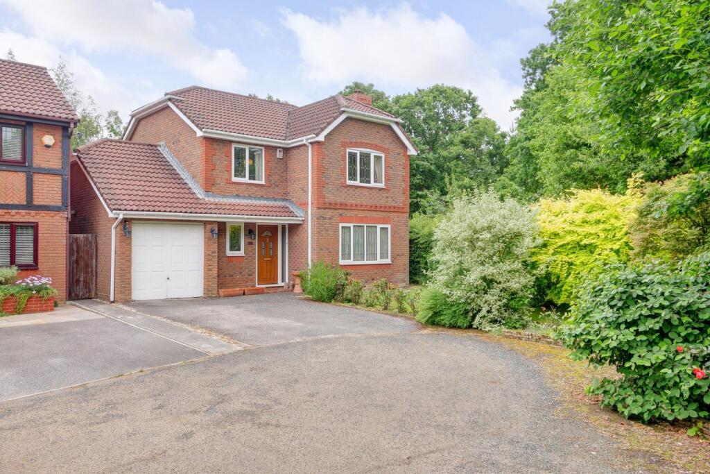 4 bedroom detached house for sale in Dunbar Drive, Hailsham, BN27
